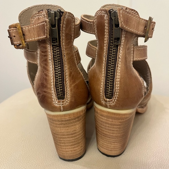 Freebird by Steven | Shoes | Freebird Claw Womens Tan Leather Block Heel Ankle Strap Sandals ...